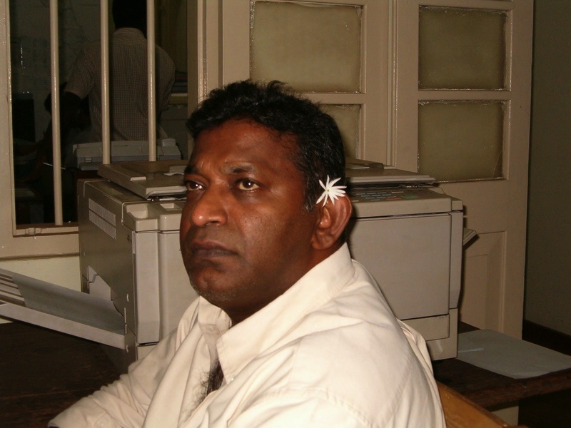 Yaal Devi: Euphoria, Lampoon and Caveat as Trains to Jaffna run again | Thuppahi's Blog