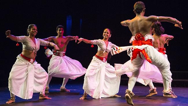 Thaji Dias and the Chitrasena Troupe seduce Sydney’s Aficianados ...