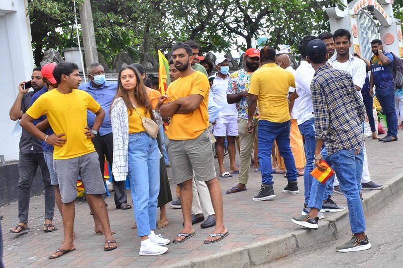 Hail the Sri Lankan Cricket Fans: Joe Paiva’s Pictorial Applause from ...